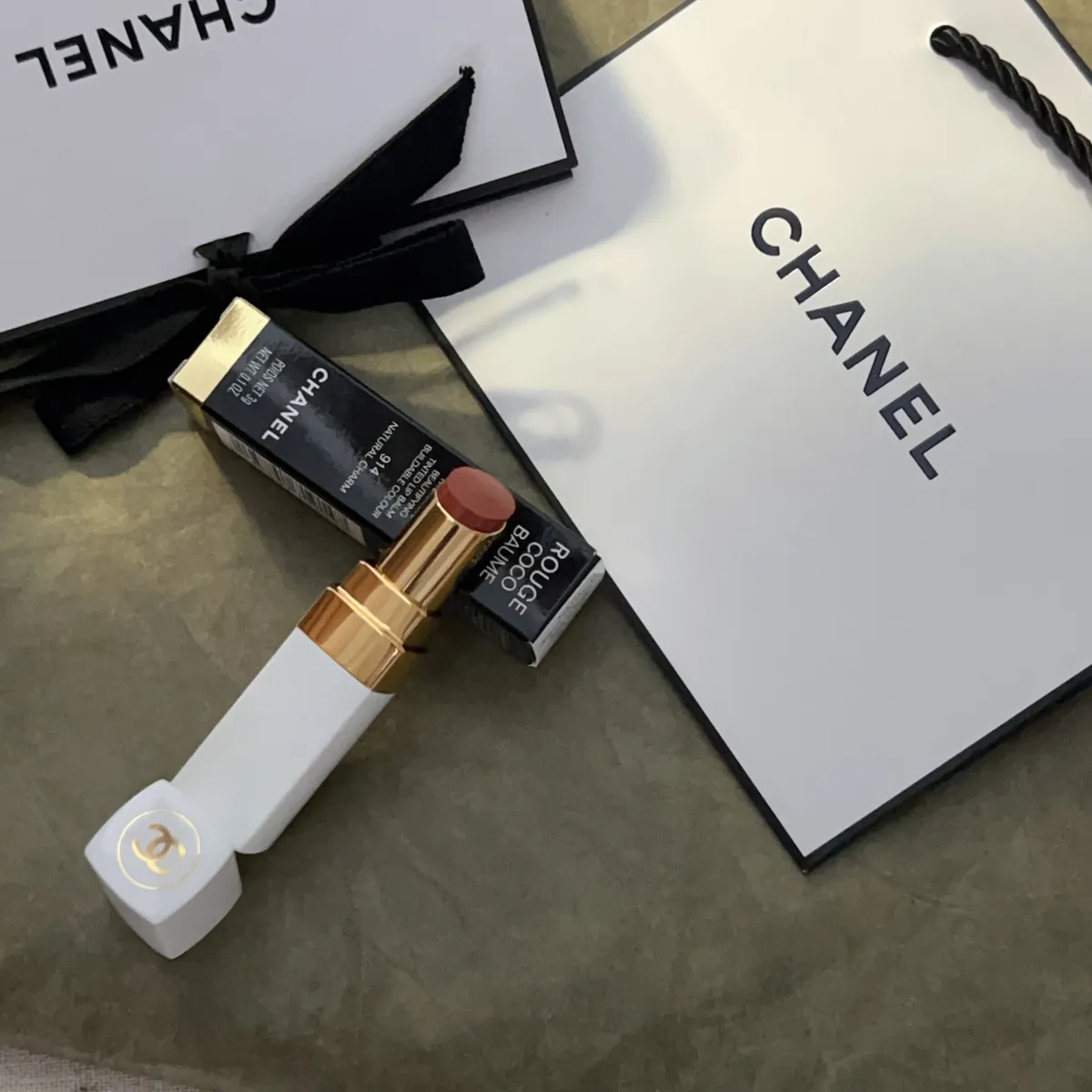 預購｜Chanel｜香奈兒COCO持色潤唇膏｜914 焦糖米色｜難哄同款