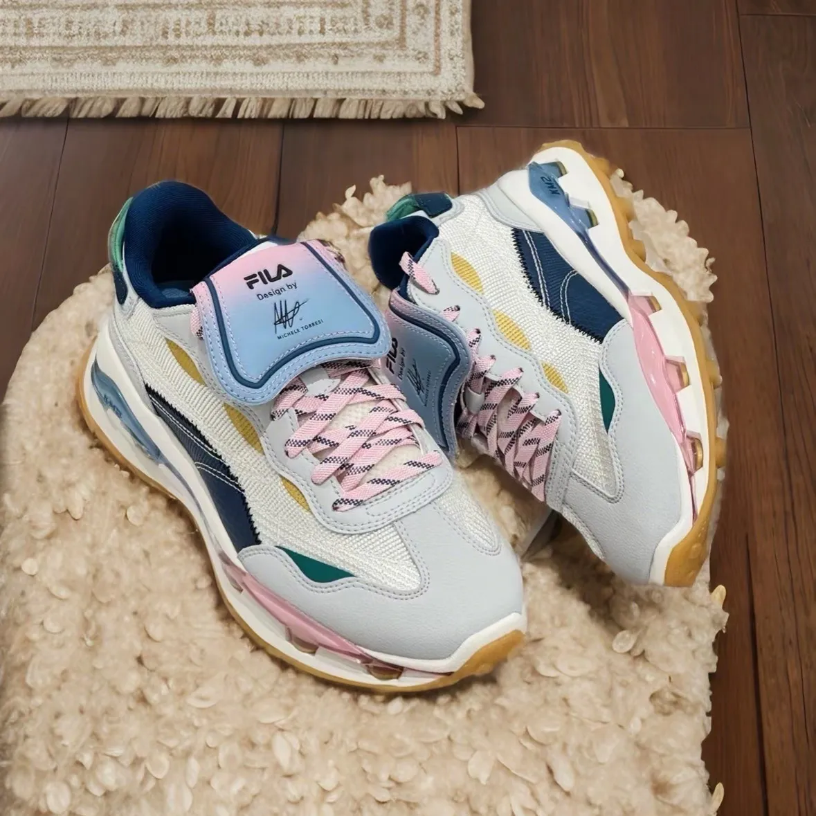 FILA KM2 夢幻彩虹 渲染 海外限定