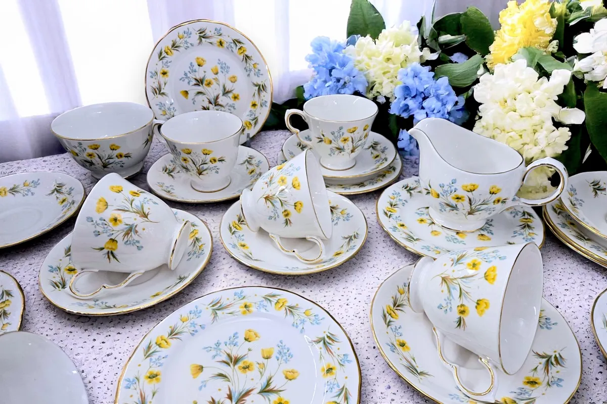 Colclough - PATT No.8647 Angela 骨瓷 (含 茶杯組 糖碗 牛奶壺)